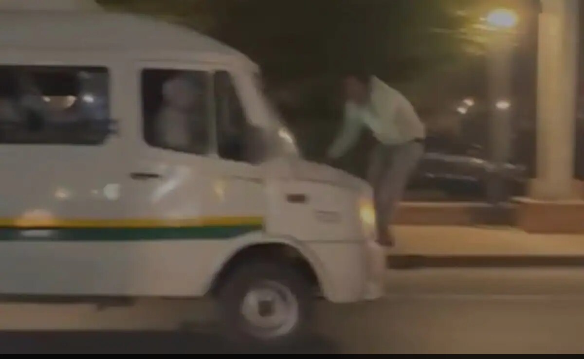 Video: Man Hangs Onto Minibus' Bonnet, Dragged For Several Metres In Delhi