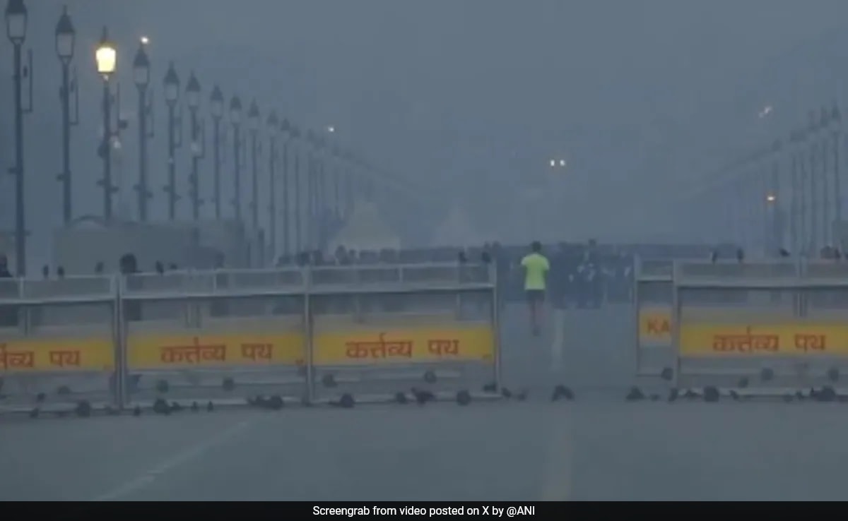 Delhi Weather, Delhi Temperature: Cold Wave Continues Grip In Delhi, People Witness Thin Layer ...