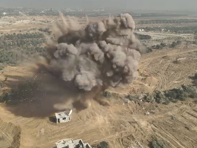 Israel Air Force, Army, Navy Attack South Gaza As Civilians Search For ...
