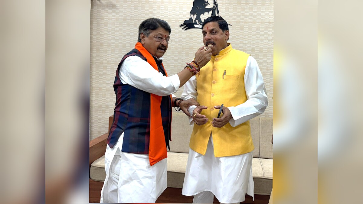 MP New CM: कैलाश विजयवर्गीय ने CM बनने पर मोहन यादव को खिलाई मिठाई, इस अंदाज़ में दी बधाई! | MP ...