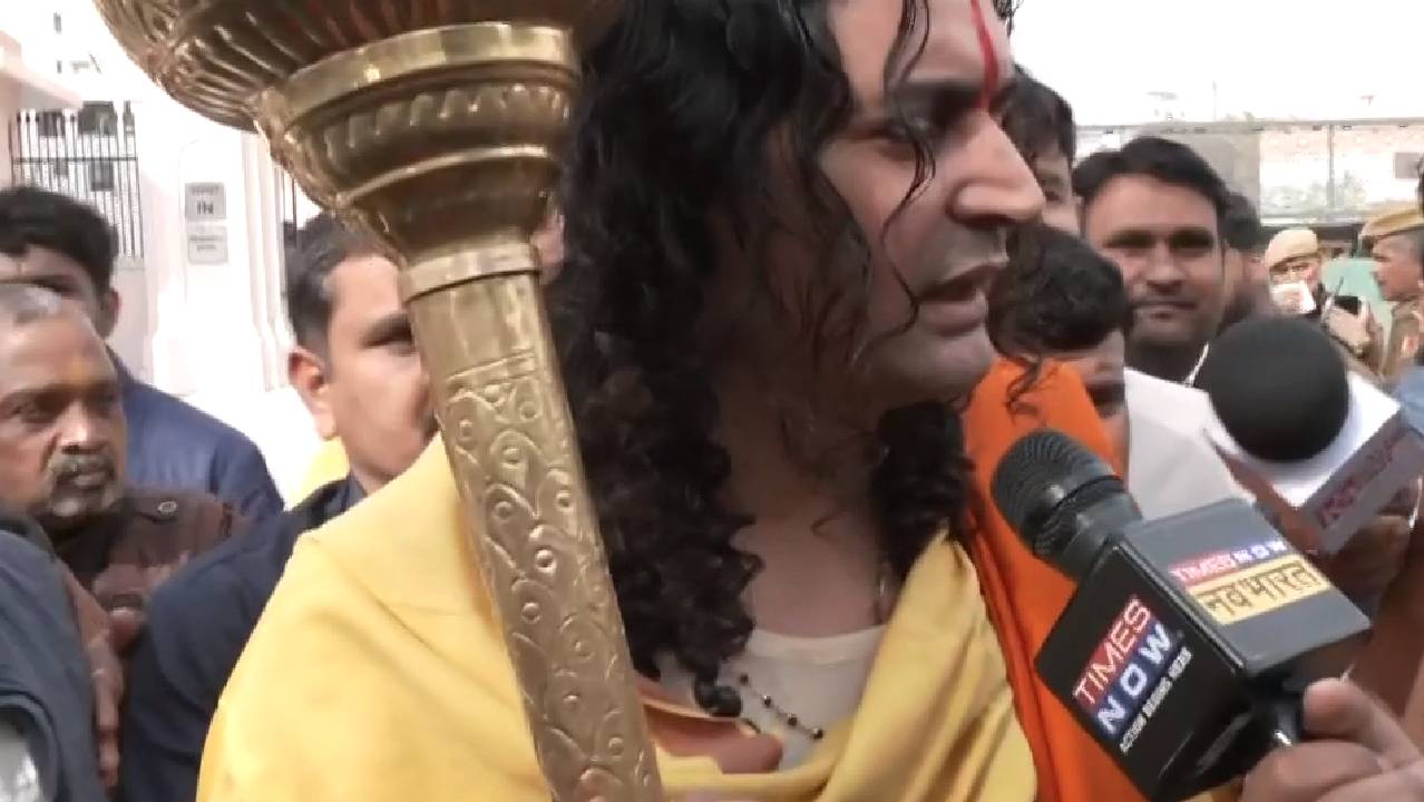 Rajasthan Assembly Session: गदा लेकर विधानसभा लेकर पहुंचे बालमुकुन्दाचार्य