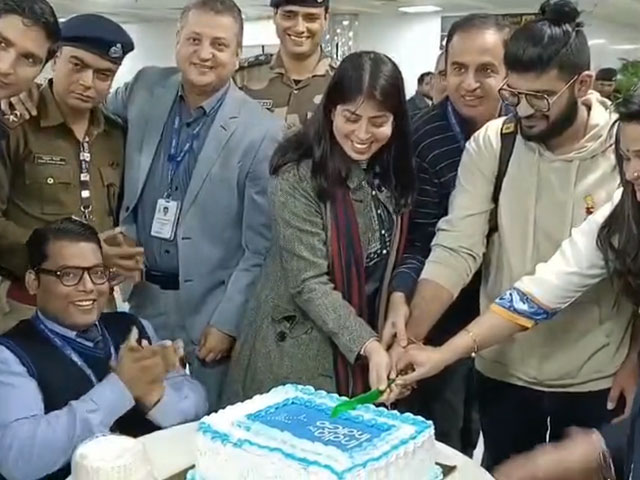 IndiGo Captain's Welcome, Cake Treat On 1st Flight To Ayodhya's New Airport