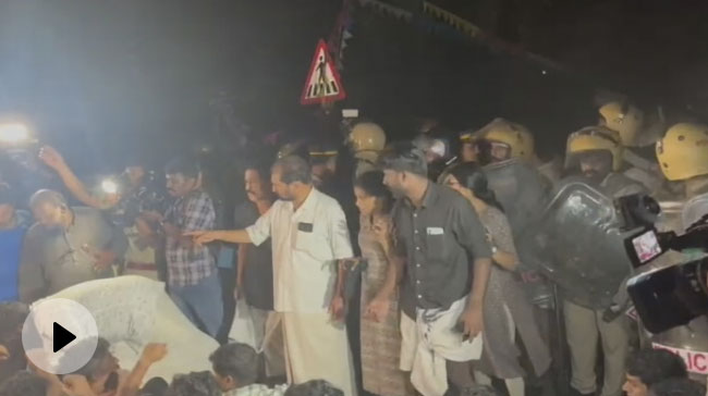 CPM Student Wing Stages Massive Protest Against Kerala Governor At ...