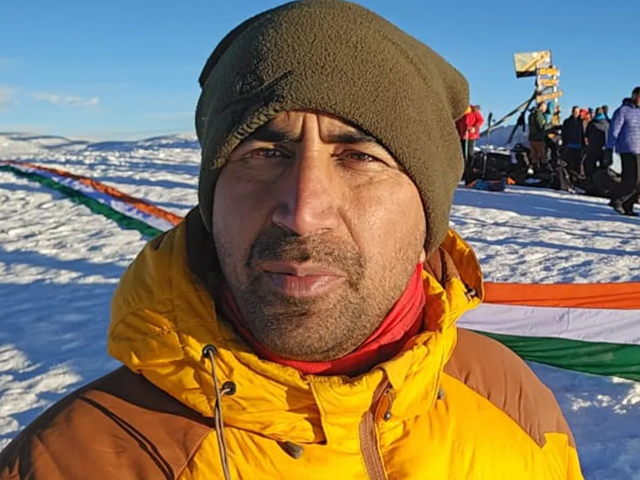 Exclusive: Rakesh Bishnoi ने Africa की सबसे ऊंची चोटी पर लहराया 510 फीट ...