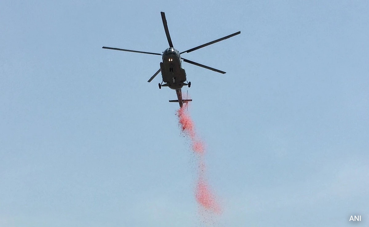 Army Helicopters Shower Flowers On Ayodhya As Ram Temple 'Aarti' Begins