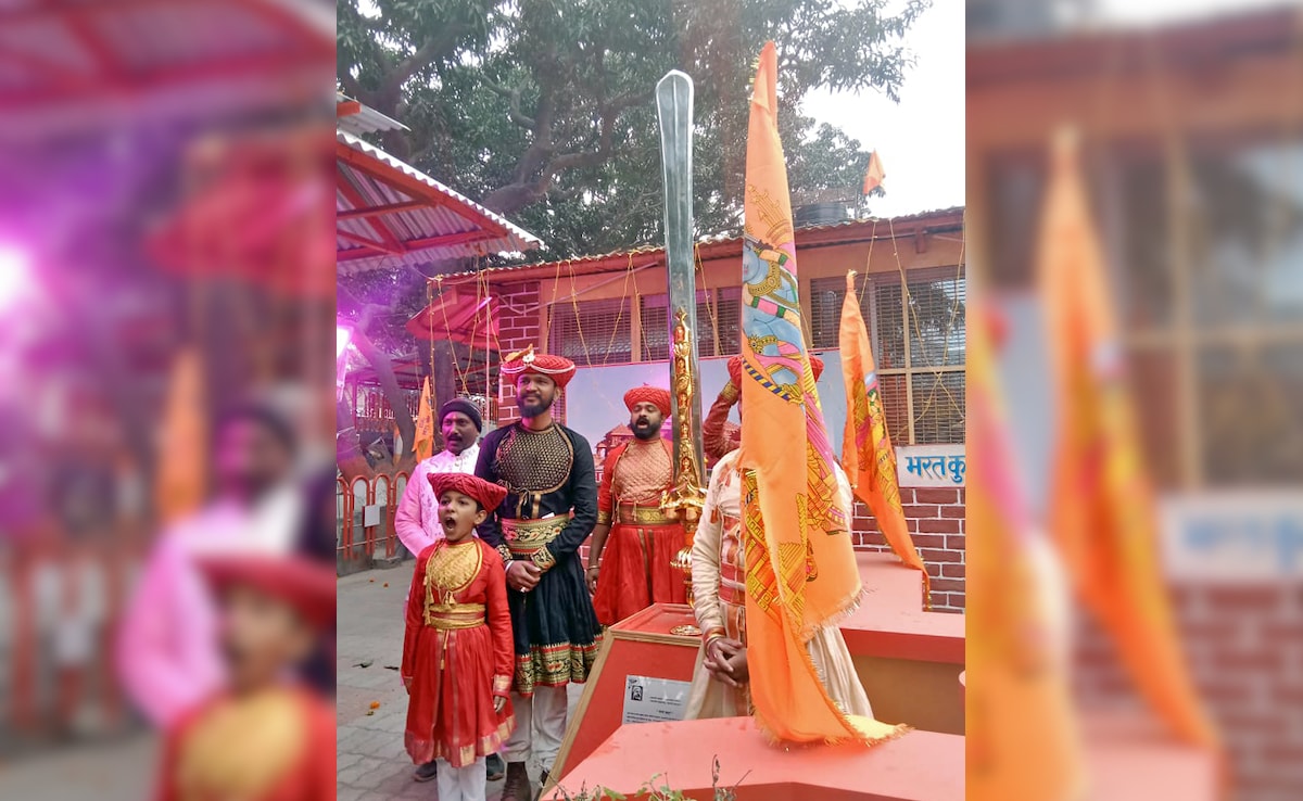 Maharashtra Devotees Present 7-Foot Sword Weighing 80 Kg To Lord Ram In ...