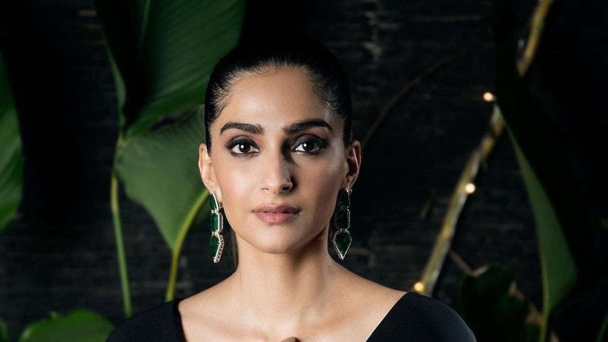 Inside Sonam Kapoors Foodilicious Birthday Celebrations In Scotland ...