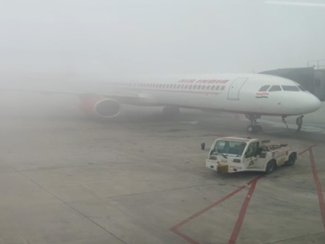Delhi Fog Impact: Planes On Runway Unable To Takeoff, Arrivals Delayed ...