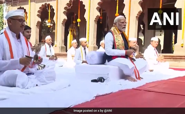 Watch: PM Modi Plays Cymbals At Nashik Temple As Priests Sing Ram Bhajan