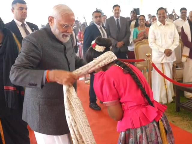 PM Modi Presents Young Singer His Shawl After Her Impressive Performance