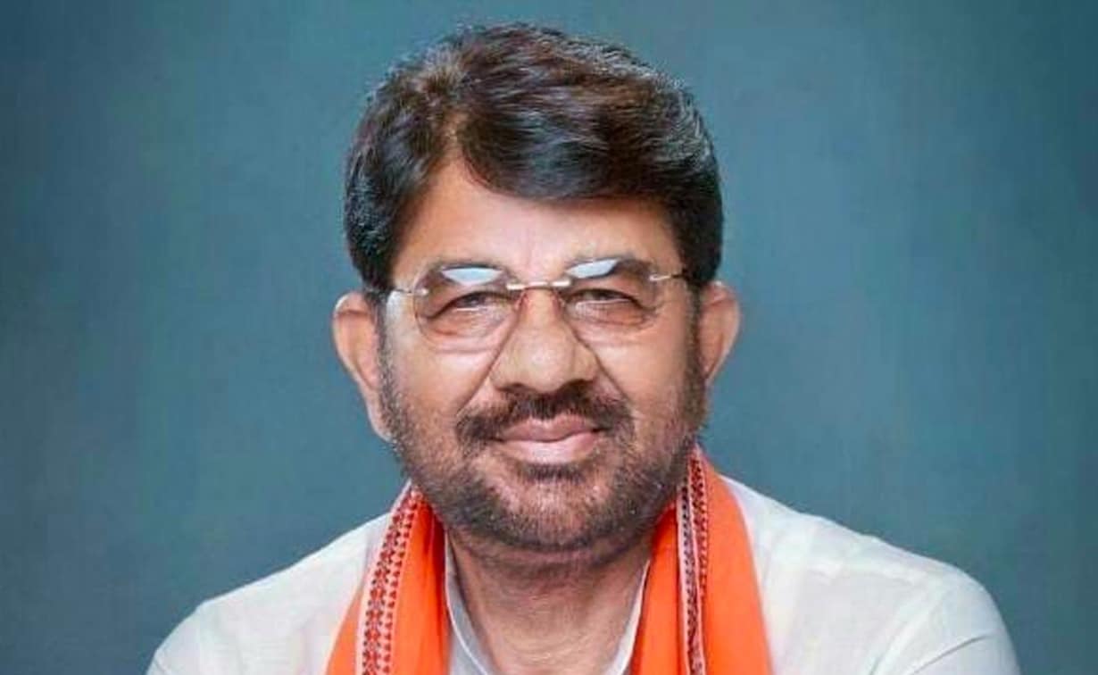 गोबर और गौमूत्र खरीदने के सवाल पर पशुपालन मंत्री का गोलमोल जवाब, पूर्व CM शिवराज ने किया था ऐलान