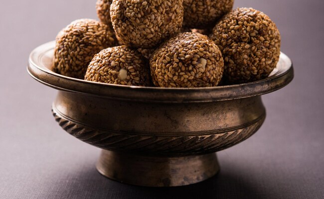 Gud Til Laddu Benefits Ankhon Ki Roshni Kaise Badhaye Til Laddu For Eyesight And Kabj Til Laddu