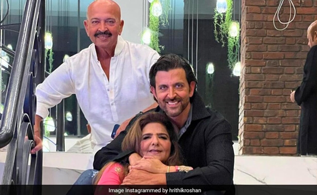 Rakesh Roshan Post : ऋतिक के पापा-मम्मी ने उन्हें 50वीं जन्मदिन की दी ...