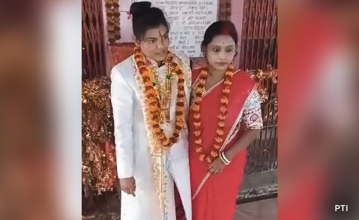 Lesbian Couple From Bengal Marries At Up Temple