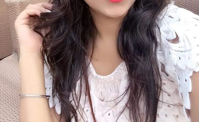 Model Divya Pahuja Shot Dead In Gurugram Hotel, CCTV Shows Body Dragged ...