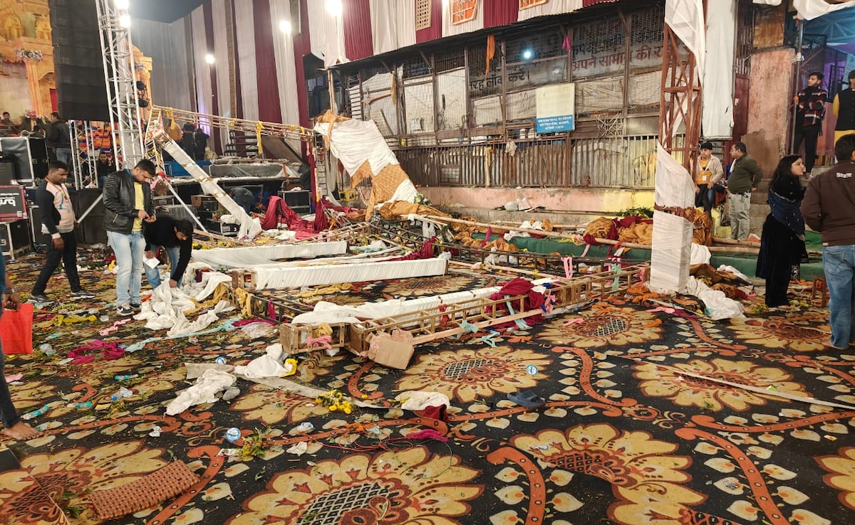 Kalkaji Temple Video, Kalkaji Jagran: Video: Stage Collapses At Singer ...