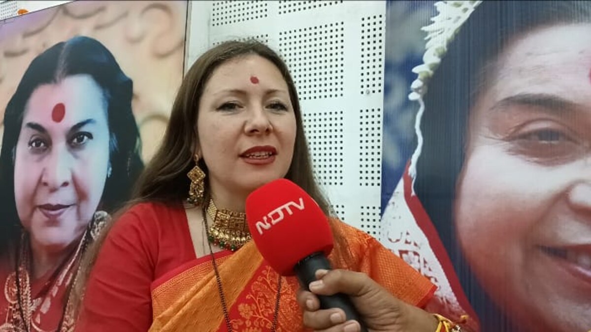 मिलिए, रूस की एना से...खम्मा घणी से करतीं हैं स्वागत, हिंदी में गाती ...