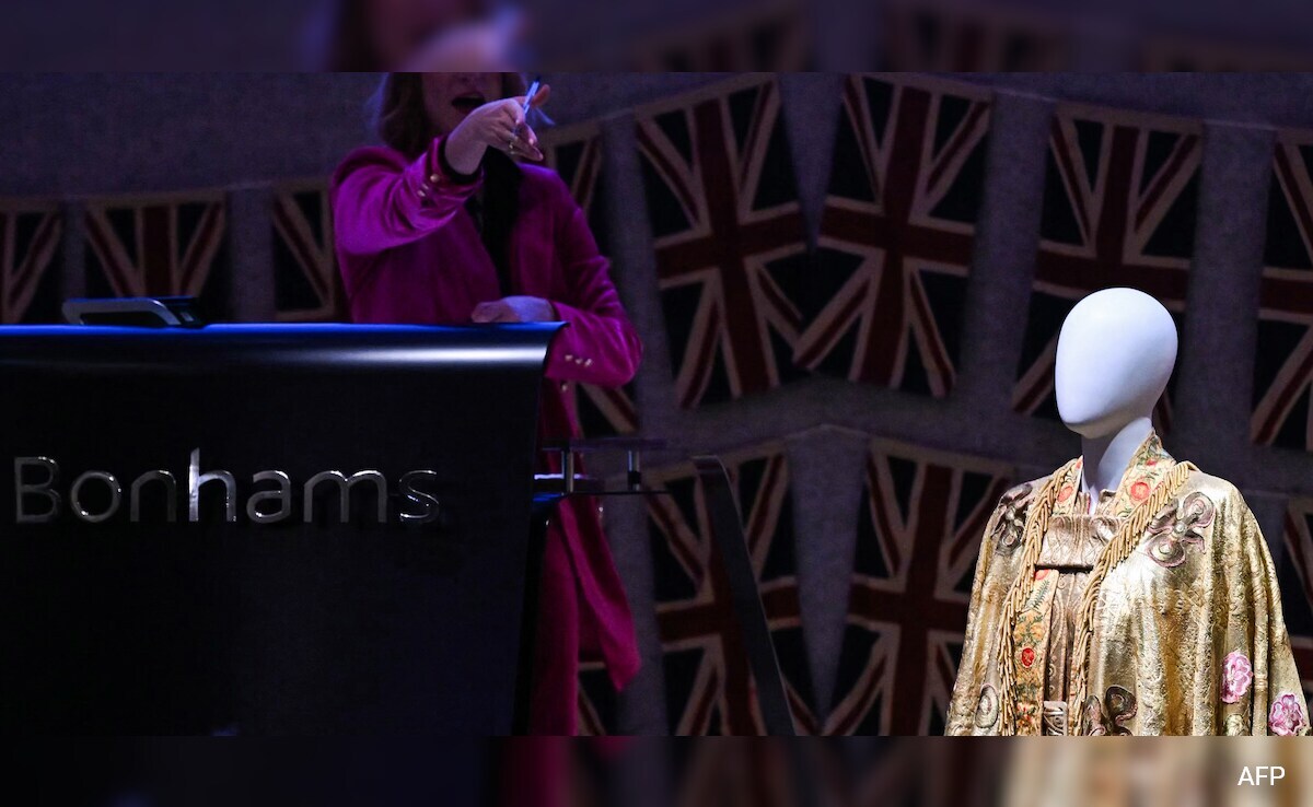 Netflix Show 'The Crown' Props Score Big At London Auction