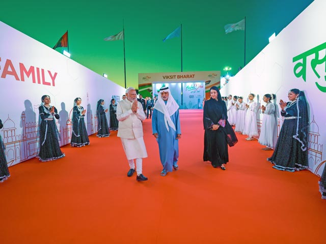 "Demonstration Of 'Mile Sur Mera Tumhara'": Indian Community On Grand ...