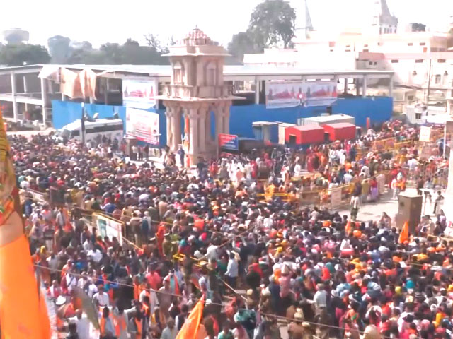 Video: Heavy Rush At Ayodhya's Ram Temple As Devotees Visit From All ...