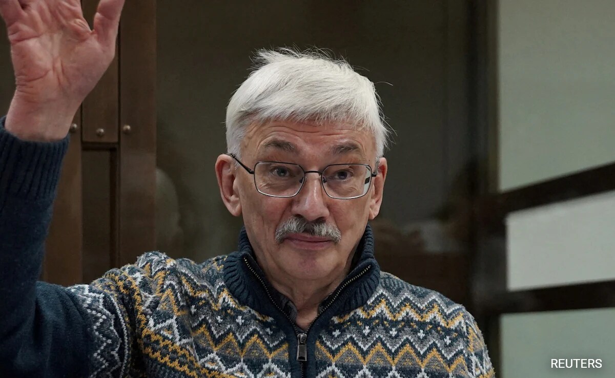 Russian Courts Jails Top Rights Activist For Denouncing Assault On Ukraine