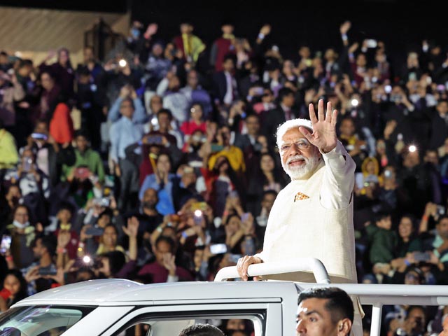 Sloganeering, Traditional Dances And Sprinkling Of Arabic At 'Ahlan Modi'