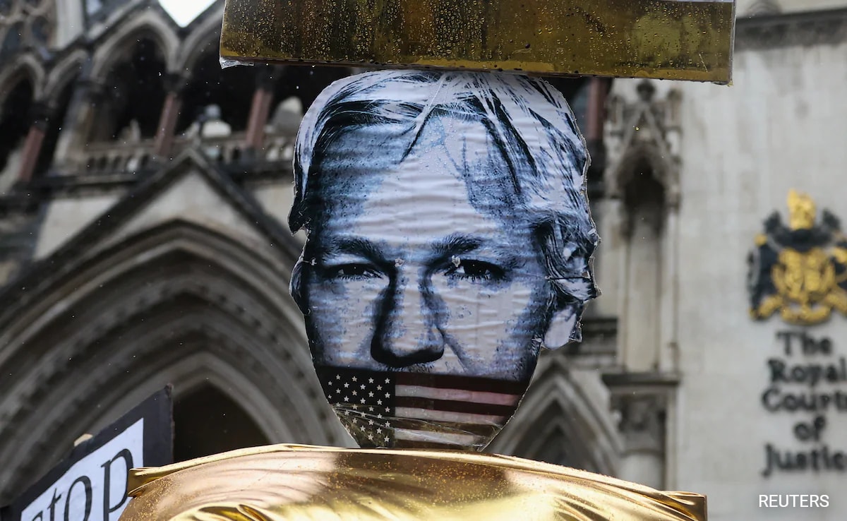 WikiLeaks Founder Julian Assange Indiscriminately Published Sources ...
