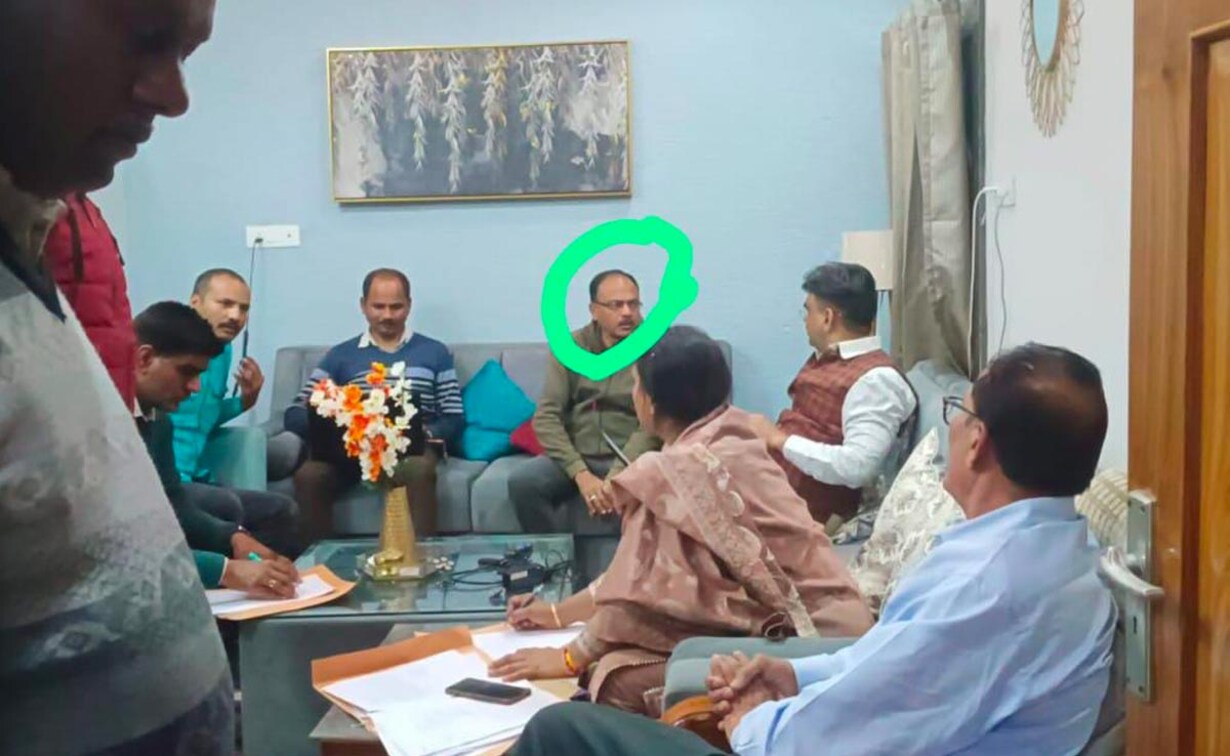 Narmadapuram: 9 हजार रिश्वत लेते हुए लोकायुक्त ने पटवारी को पकड़ा ...