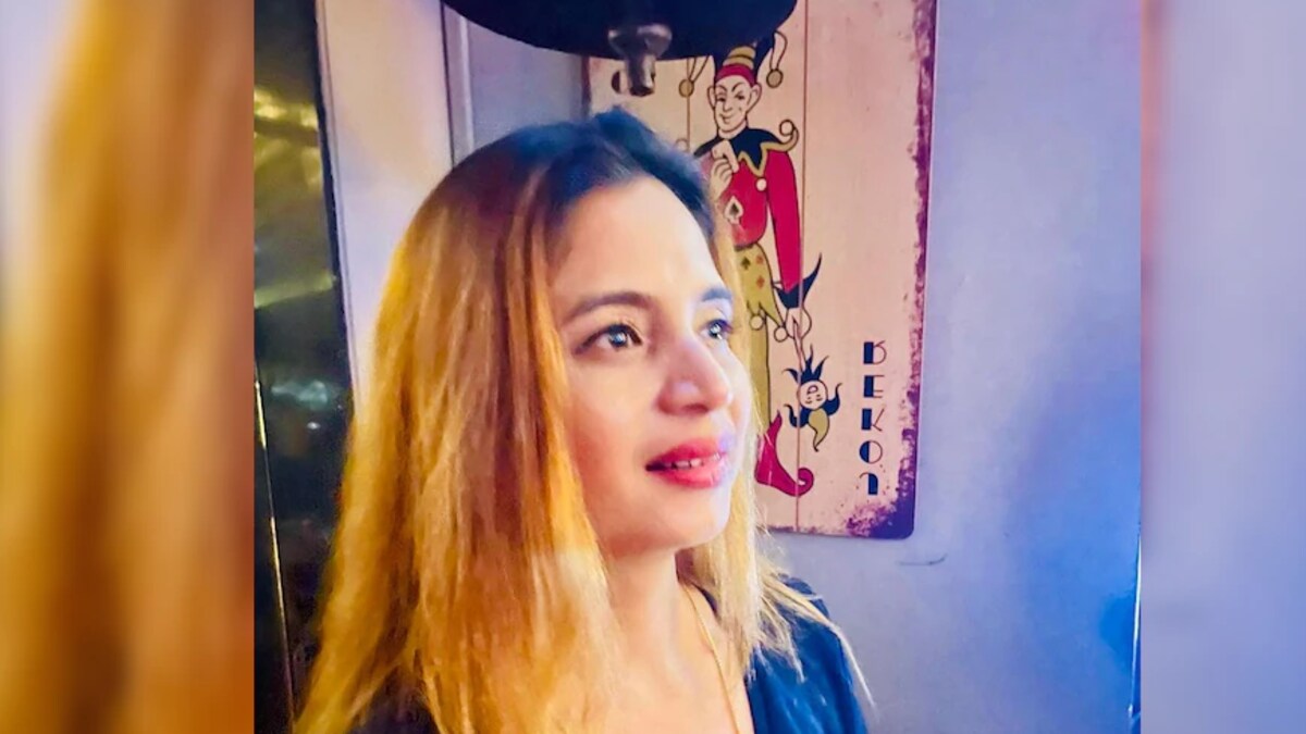 Uttar Pradesh : सिंगर मल्लिका राजपूत की मौत, संदिग्ध हालात में पंखे से ...