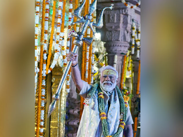 Har Har Mahadev: PM Modi Greets Supporters With Trishul At Kashi ...