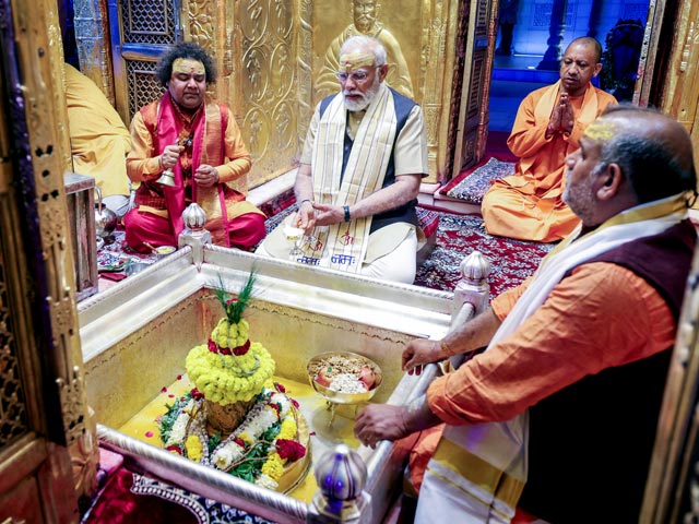 PM Offers Prayers At Kashi Vishwanath Temple In Varanasi