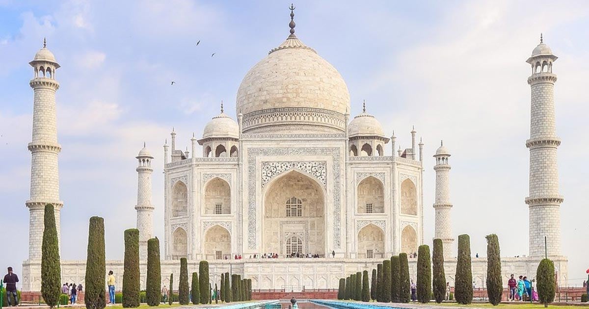 7 Wonders Of The World: Taj Mahal Great Wall China Petra Colosseum ...