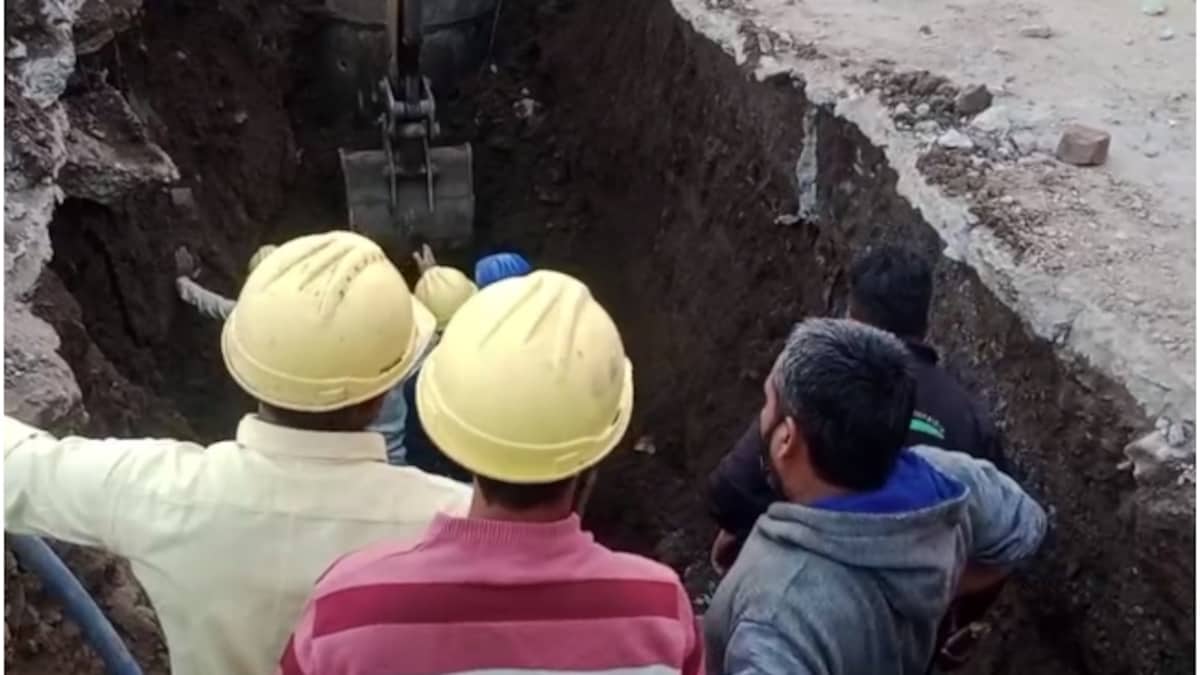 Mudslide in Rajasthan: राजस्थान में सीवरेज कार्य के दौरान मिट्टी धंसने से 4 मजदूर दबे, 2 की मौत ...
