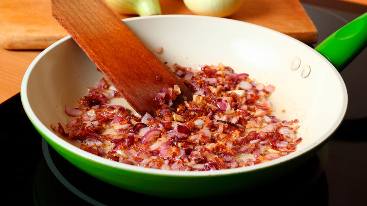 how to cook onion without burning