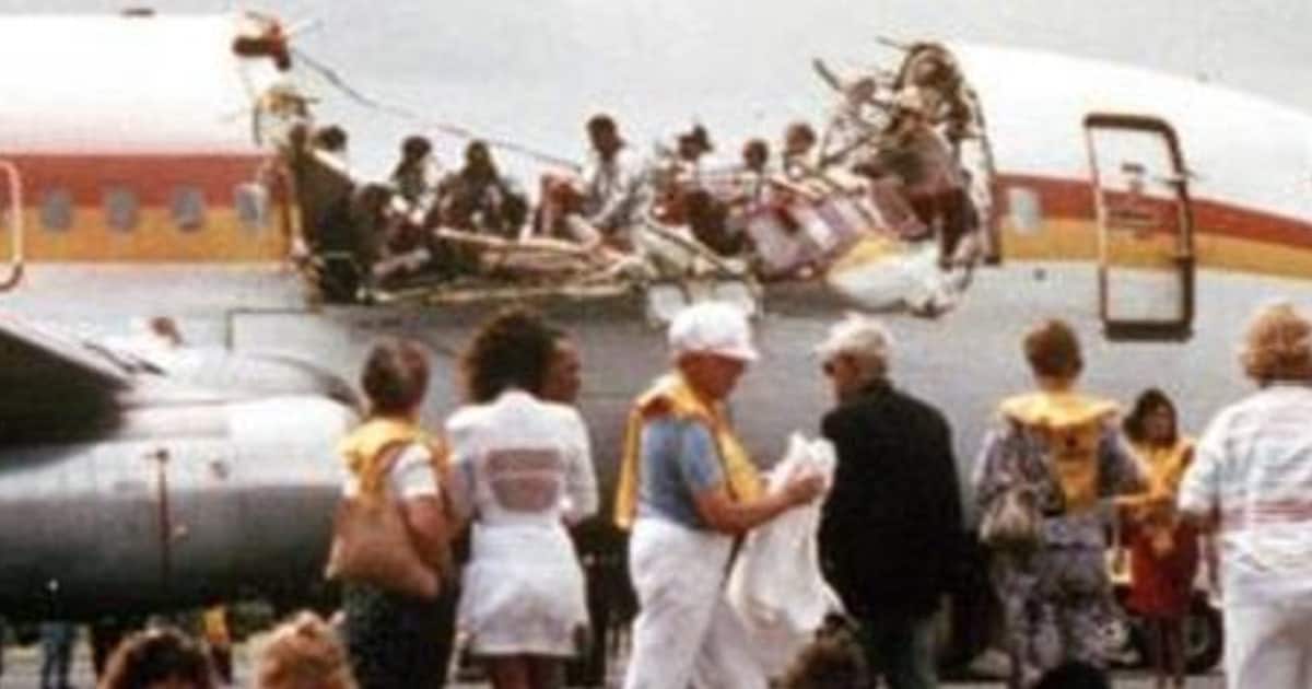 US Plane's Miracle Landing After Losing Roof Mid-Flight