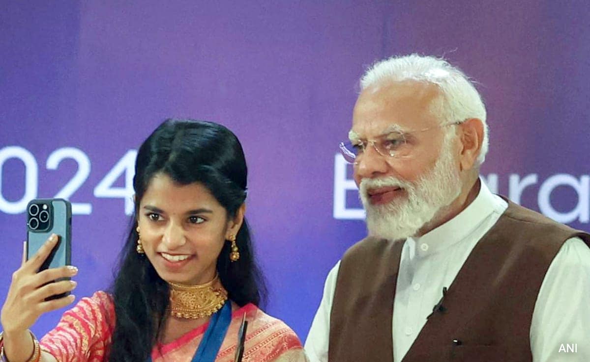 'मिथिला की बेटी' के PM मोदी भी मुरीद... मैथिली को स्टार कैंडिडेट क्यों ...