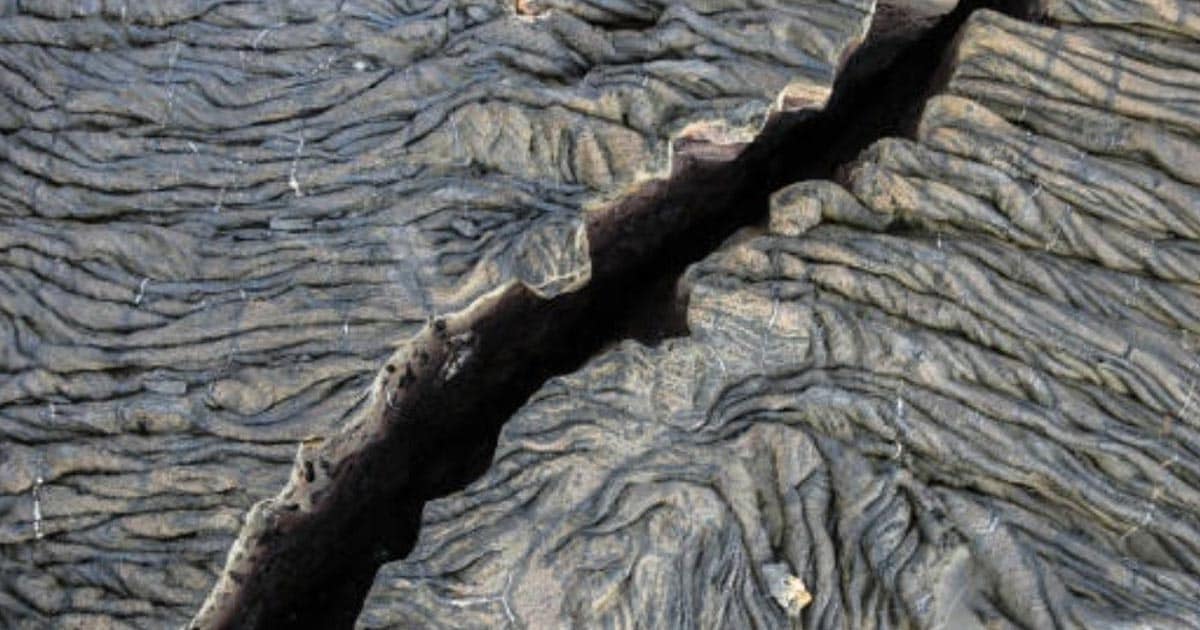 Africa Splitting Into 2, New Ocean Could Be Formed