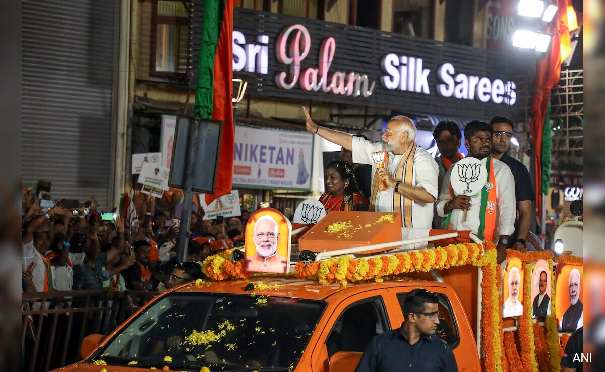 Watch Pm Modi S Roadshow In Chennai Amid Bharat Mata Ki Jai Chants