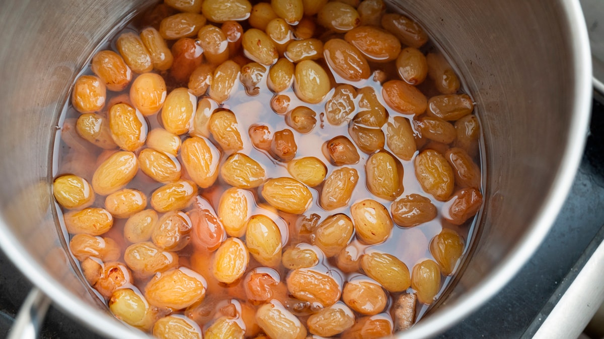 5 Reasons To Kickstart Your Day With A Glass Of Raisin Water - NDTV Food