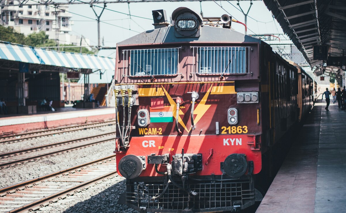 ''Look Between Y And I'': Railways Ministry Joins The Viral ''Keyboard ...