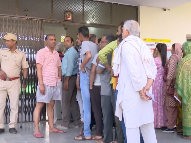 Gifts, Scratch Cards To Encourage Voters At This Jaipur Polling Booth