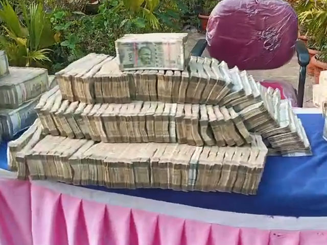 Video: Rs 5 Crore Cash Seized From Karnataka Jeweller, Cops Suspect Hawala