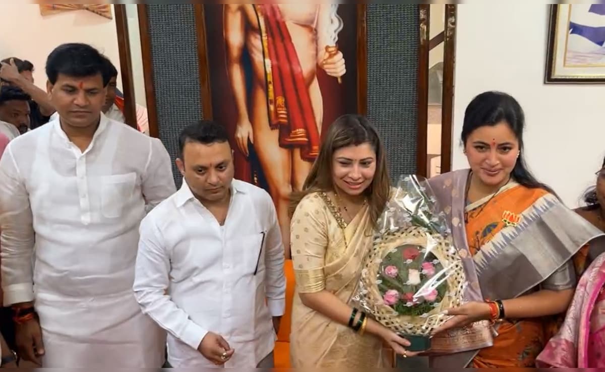 Navneet Rana met Abhijit Adsul, what was discussed?