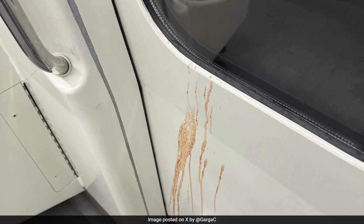 Pic Of Gutka Stains Inside Metro Goes Viral, Internet Says "Ban The Person"