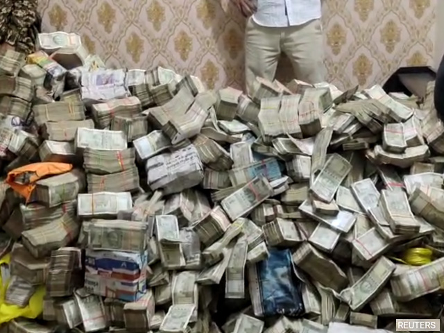 Mountain Of Cash Found In Raid On House Help Of Jharkhand Minister's Aide