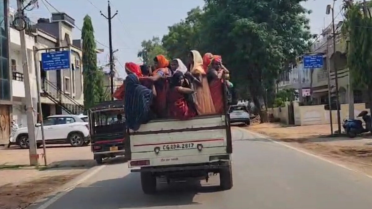 हादसे के बाद भी घोर लापरवाही कवर्धा में अब भी पिकअप में भरकर जा रहीं महिलाएं Cg News Why Is