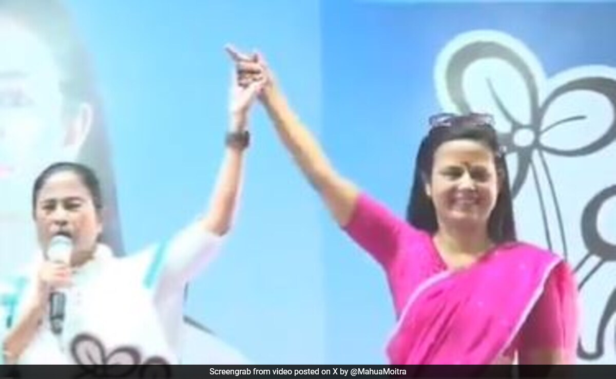 "Most Fun Clip Of Campaign": Mamata Banerjee Dances With Mahua Moitra