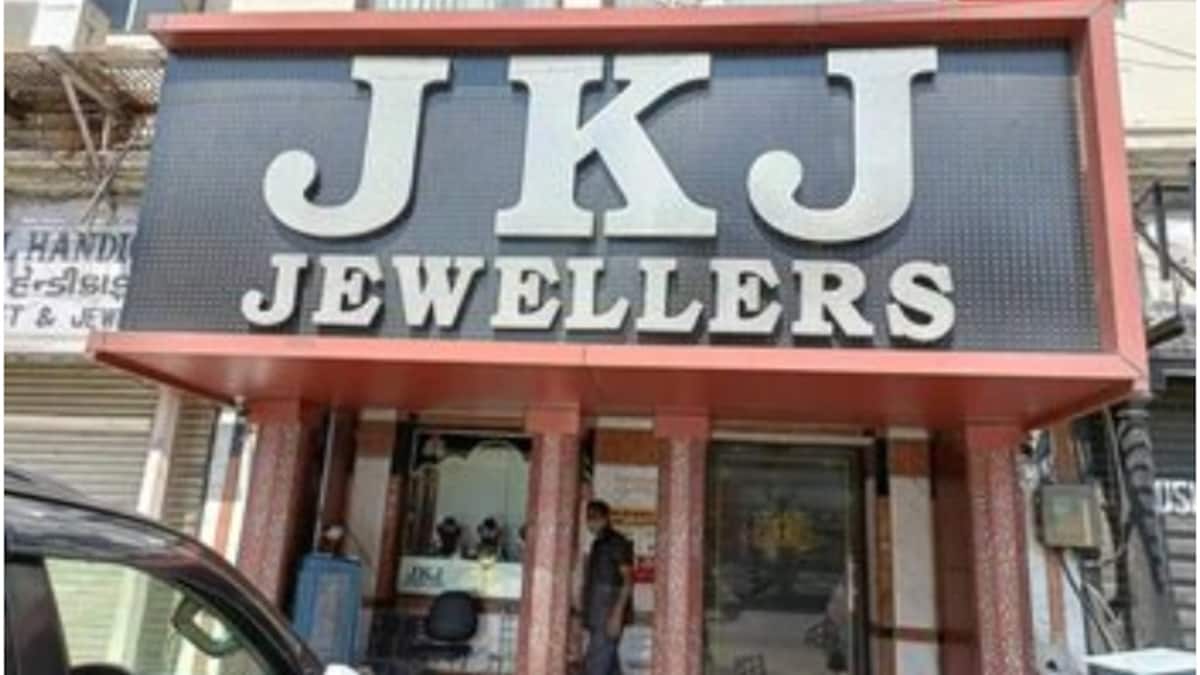 JKJ Jewellers Raid: 8 लॉकर में 45 करोड़ का सोना, 3.25 करोड़ कैश, 100 ...