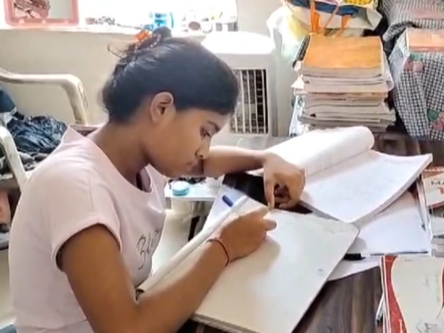 JEE-Mains First Attempt: Kota: Daughter Of Juice Vendor Cracks JEE ...