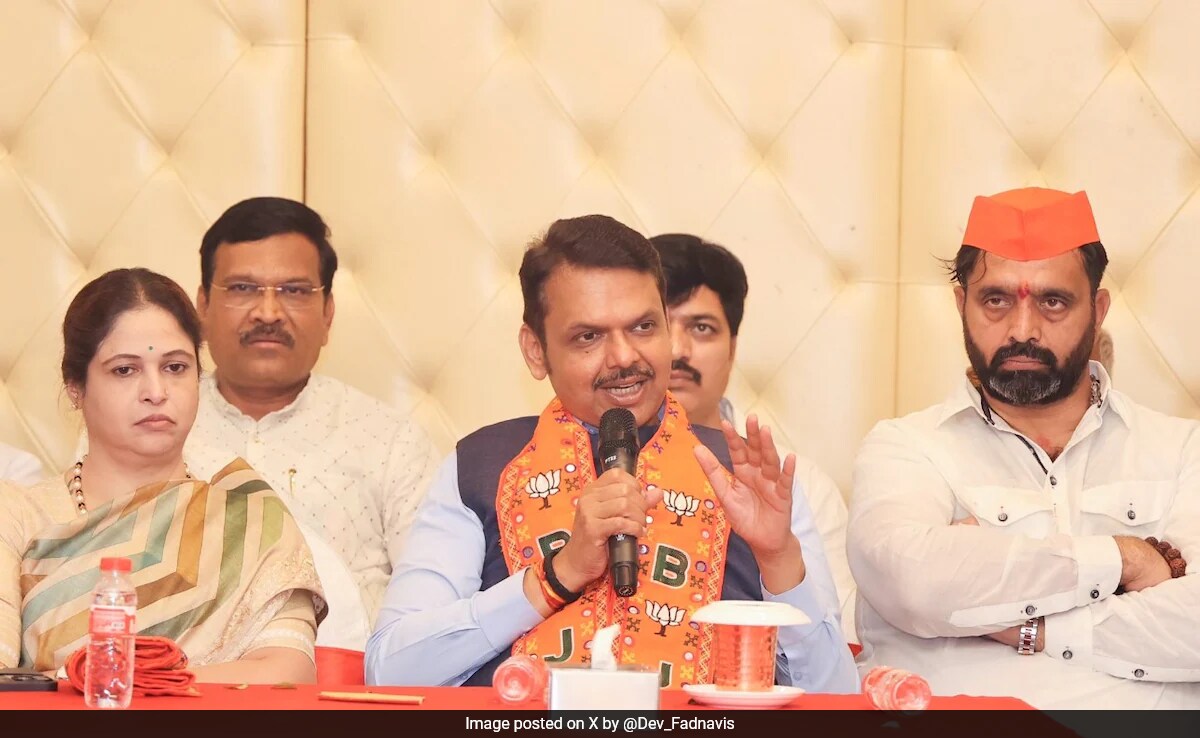 "Whenever His Party Becomes Weak...": Devendra Fadnavis Taunts Sharad Pawar